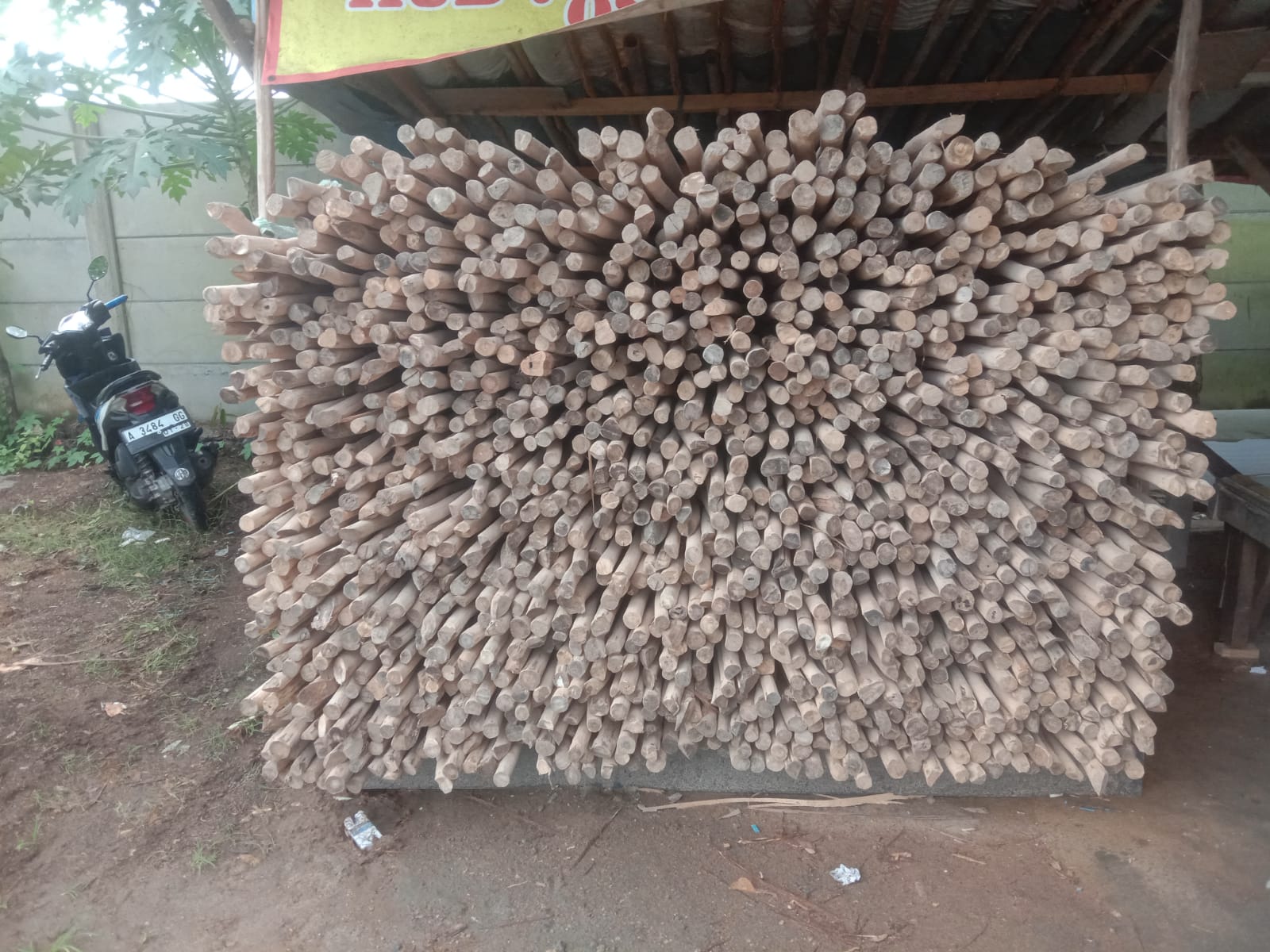 Manfaat dan Kegunaan Kayu Dolken untuk cafe dan hotel - Jual Kayu ...